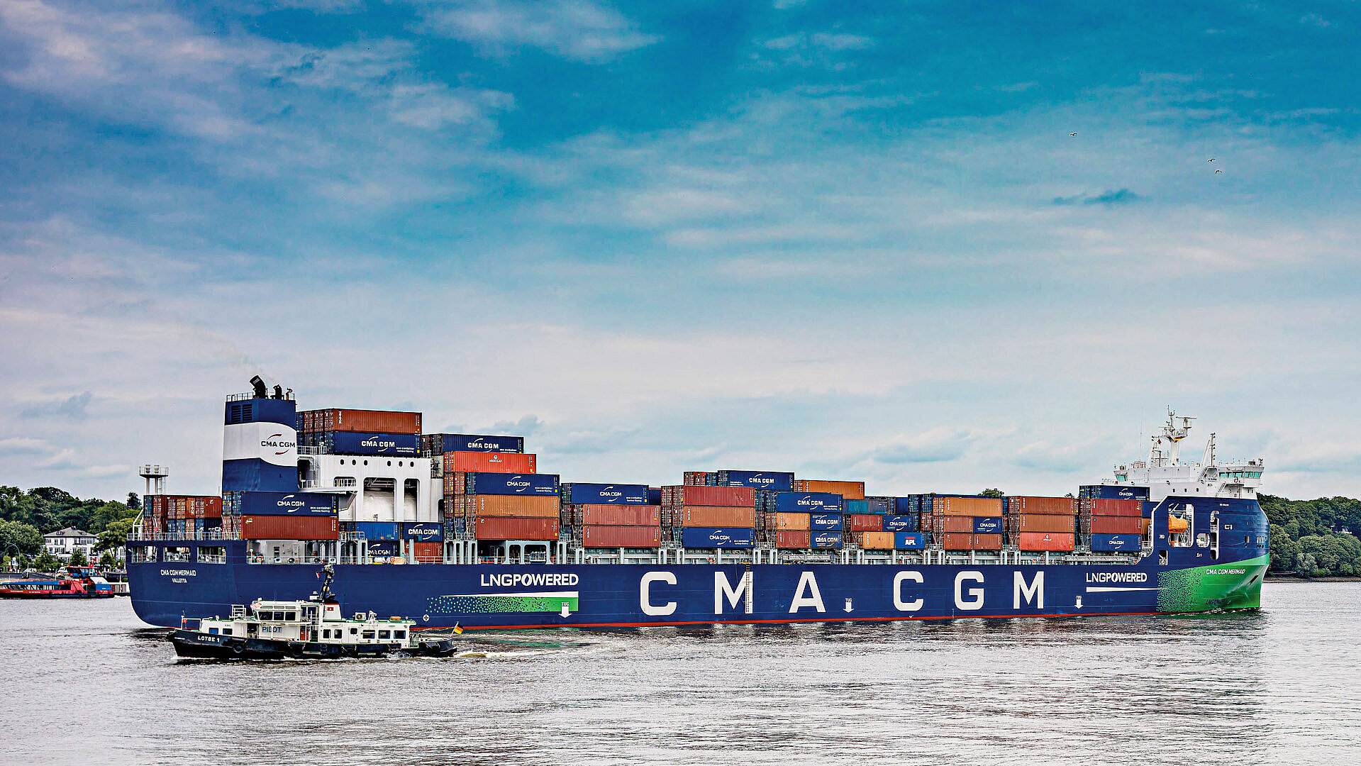 „CMA GGM Tivoli“ tankt LBM in Rotterdam - THB