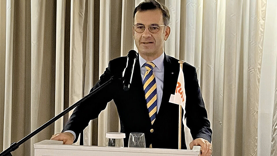 Reeder und Makler und spenden an Mercy Ships - THB