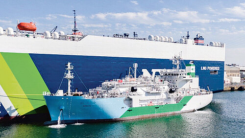 „Kaguya“ versorgt „Sakura Leader“ - THB