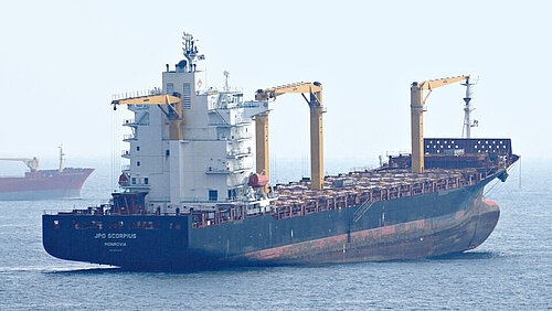 Hapag-Lloyd chartert Feedermax „Scorpius“ - THB
