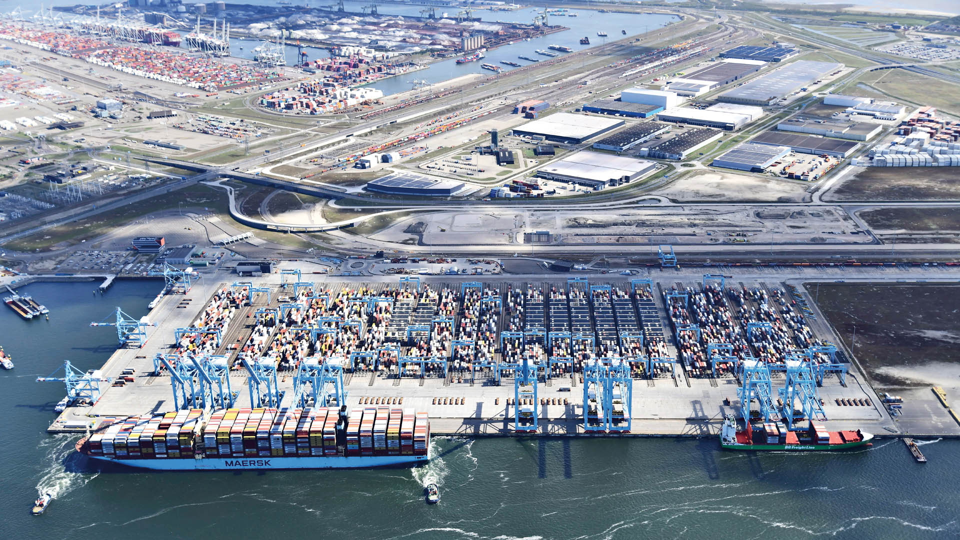 APMT: Landstrom auf Maasvlakte II - THB